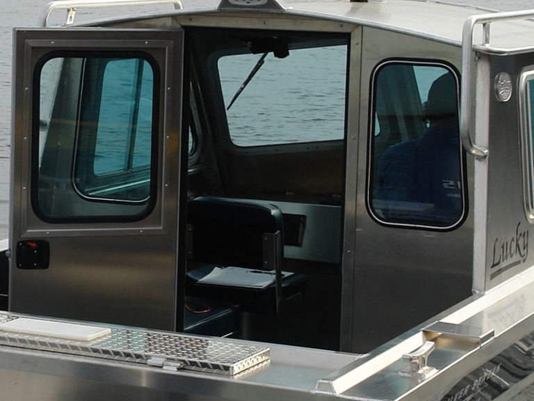 Welded-bulkhead-with-hinged-door - Silver Streak Boats